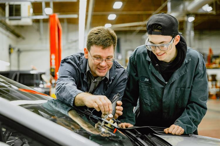 Apprentice Automotive Glass Technician